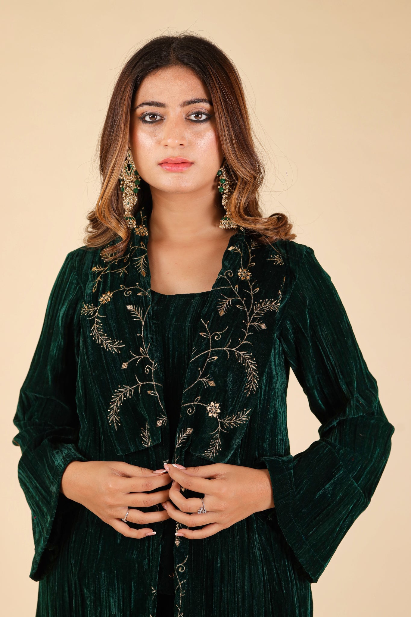 BOTTLE GREEN VELVET CAPE SET – INCHING INDIA